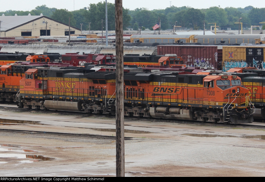 BNSF 5007 & BNSF 7308
